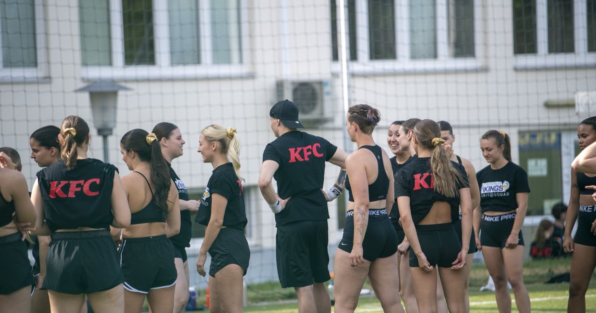 Spirit Squad - ELF VIENNA VIKINGS